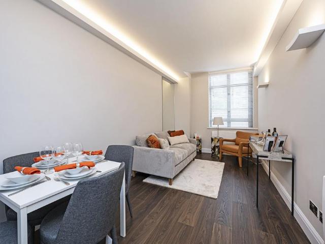 City Road, City, London, EC1V 1 bed flat to rent £4,050 pcm £935 pw
