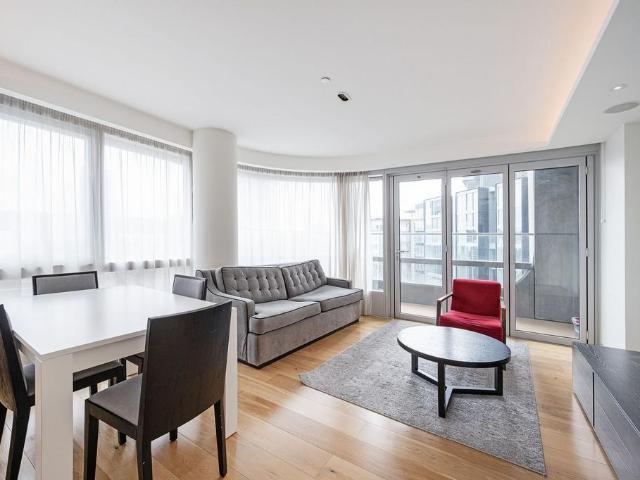 City Road, City, London, EC1V 2 bed flat to rent £4,250 pcm £981 pw