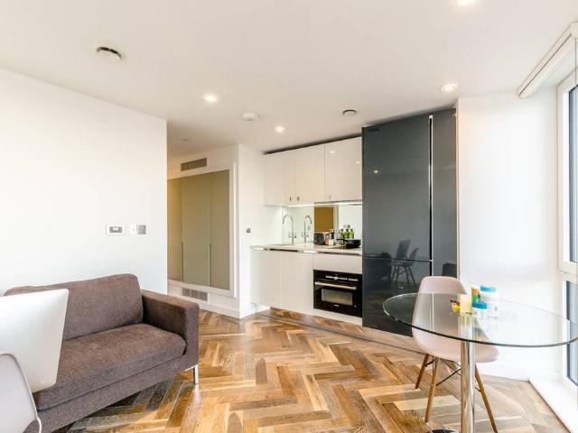 City Road, Clerkenwell, London, EC1V Studio to rent £2,495 pcm £576 pw