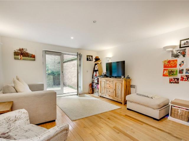 City Road, Angel EC1V, 2 bed flat to rent, £3,350 pcm | PrimeLocation