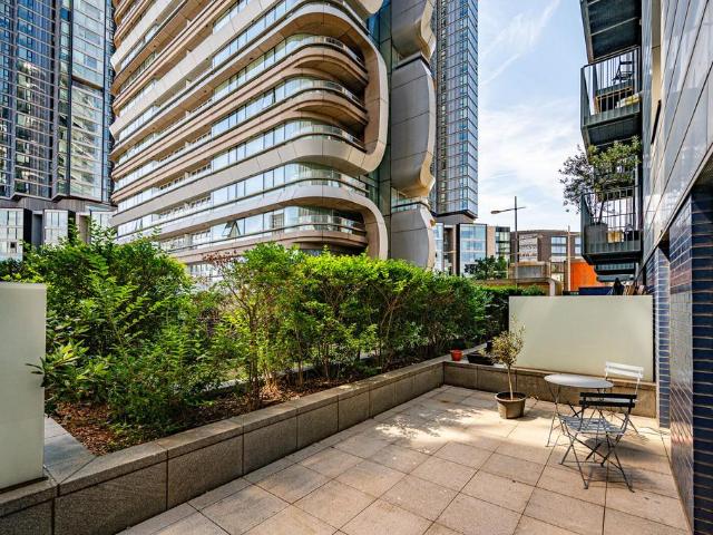 City Road, Angel, London, EC1V 1 bed flat to rent £2,817 pcm £650 pw