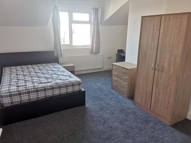 City Road, Birmingham B16, 2 bed flat to rent, £1,350 pcm | PrimeLocation