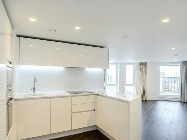 Eagle Point, City Road, London EC1V 2 bed flat to rent £3,850 pcm £888 pw
