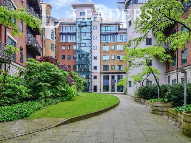City Road East, Manchester, M15 2 bed flat to rent £1,215 pcm £280 pw