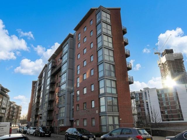 City Road East, Manchester M15, 2 bed flat to rent, £1,300 pcm | PrimeLocation