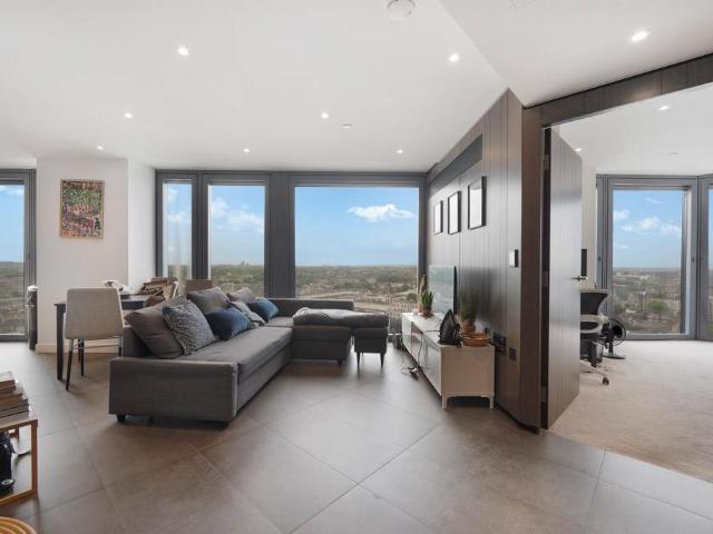 City Road, Old Street, EC1V 1 bed flat to rent £2,900 pcm £669 pw