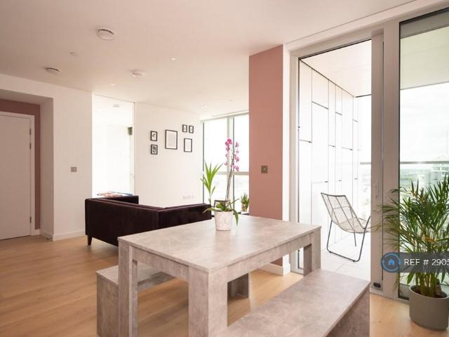 City Road, London, EC1V 1 bed flat to rent £3,325 pcm £767 pw