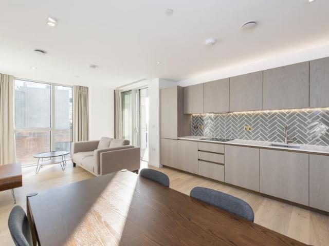 City Road, London EC1V 2 bed apartment to rent £4,117 pcm £950 pw