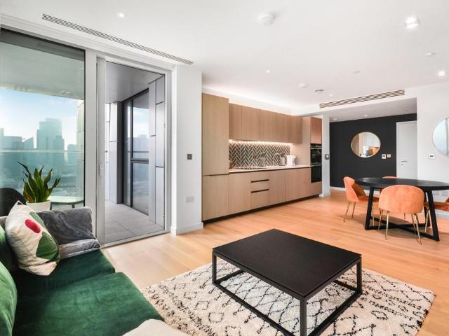 City Road London EC1V 2 bed apartment to rent £4,268 pcm £985 pw
