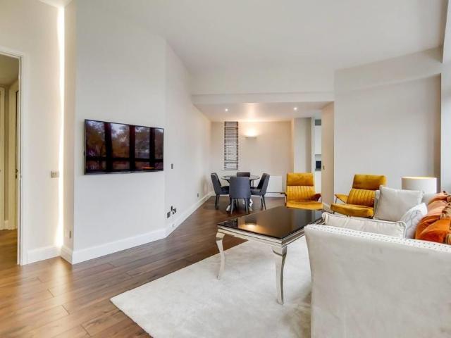 City Road, London EC1V, 2 bed flat to rent, £3,695 pcm | PrimeLocation
