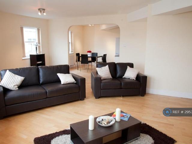 City Road, London, EC1V 2 bed penthouse to rent £2,950 pcm £681 pw