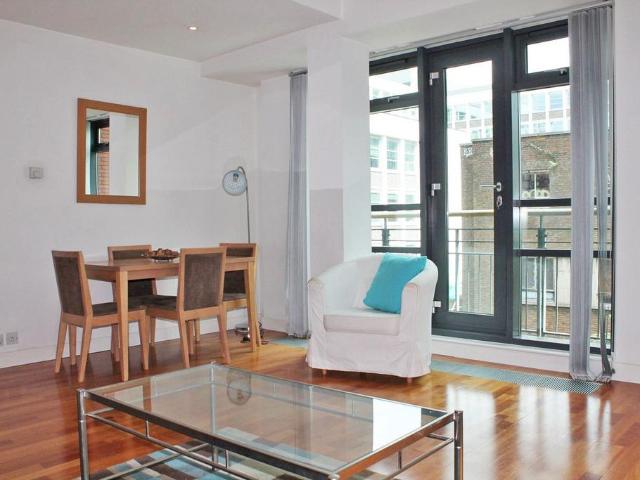 City Road, London EC1Y 2 bed apartment to rent £3,142 pcm £725 pw