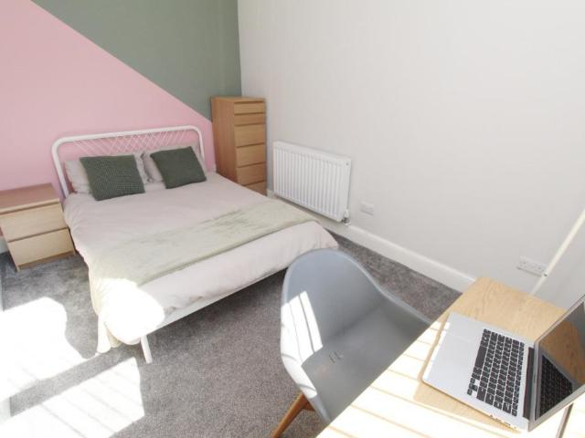 City Road, Nottingham NG7 5 bed house to rent £2,730 pcm £630 pw