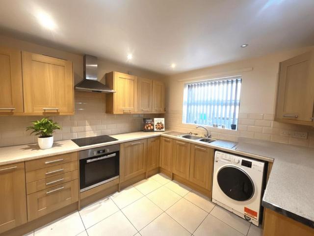 City Road, Nottingham, NG7 5 bed semi detached house to rent £2,325 pcm £537 pw