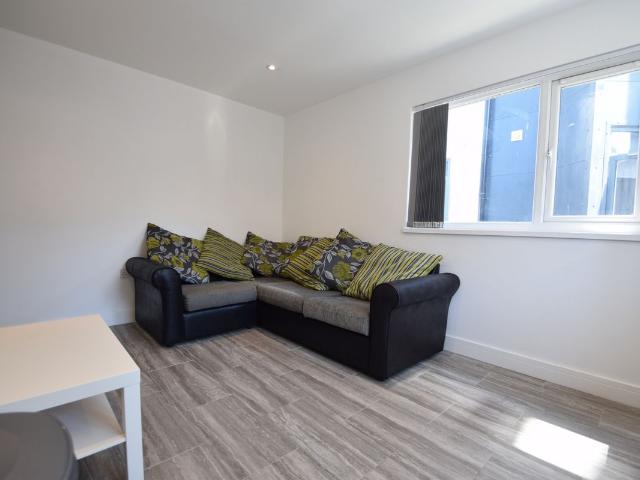 City Road, Roath CF24, 2 bed flat to rent, £1,150 pcm | PrimeLocation