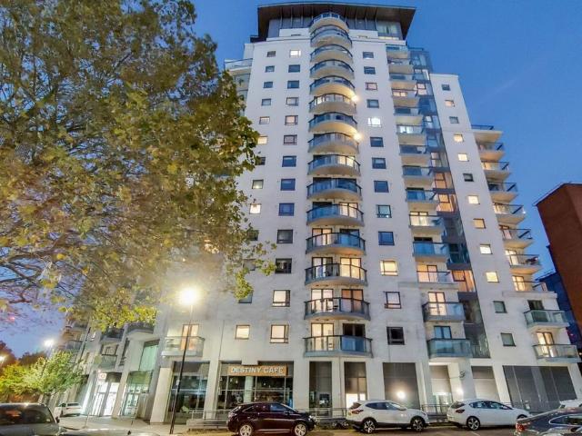 City Tower, Canary Wharf, London, E14 1 bed flat to rent £2,102 pcm £485 pw