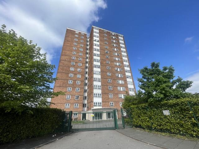 City View, Highclere Avenue, Salford. 2 bed apartment to rent £1,000 pcm £231 pw