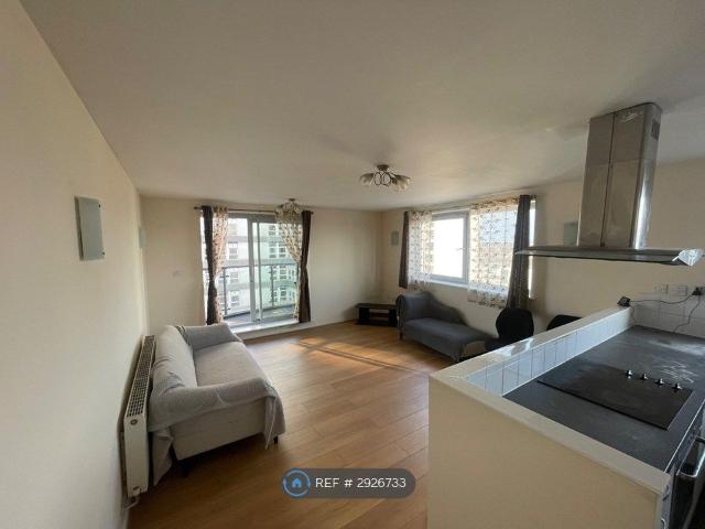 City View, Ilford IG1, 2 bed flat to rent, £1,950 pcm | PrimeLocation