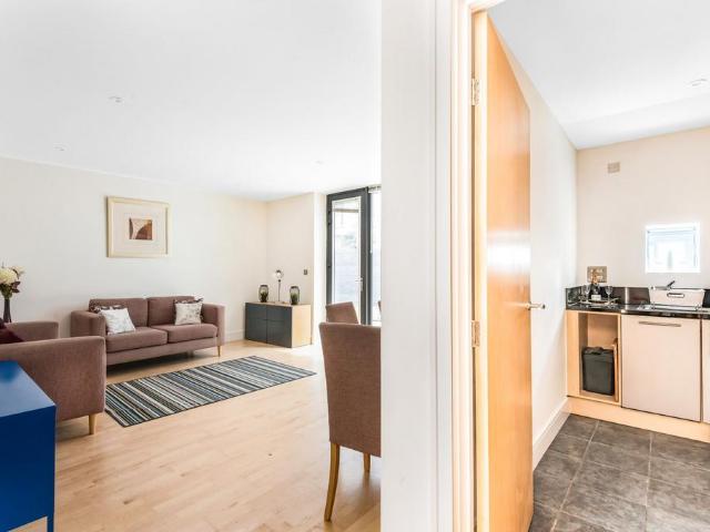 City Walk, London, SE1 2 bed flat to rent £2,800 pcm £646 pw