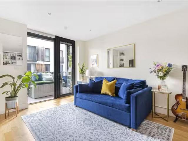 City Walk, London, SE1 3DB