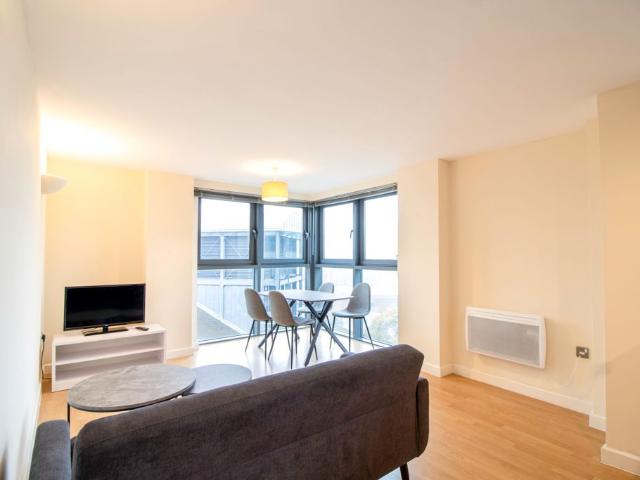 City Walk, Leeds LS11, 2 bed flat to rent, £1,095 pcm | PrimeLocation