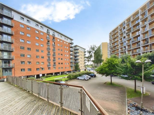 City Walk, Leeds, West Yorkshire LS11, 2 bed flat to rent, £1,100 pcm | PrimeLocation