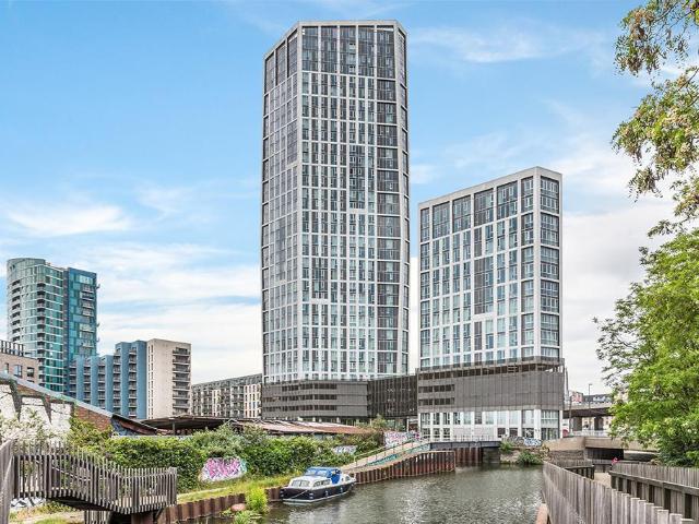 City West Tower, 6 High Street. 1 bed flat to rent £1,950 pcm £450 pw