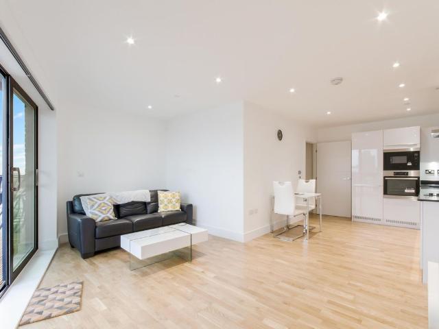Cityview Point, Leven Wharf, London E14, 1 bed flat to rent, £1,750 pcm | PrimeLocation