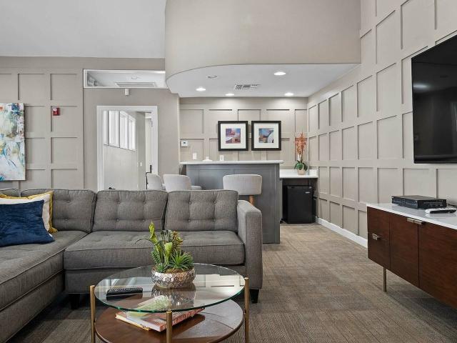 Citi on Camelback 2 Bedroom Apartment for Rent at 909 E Camelback Rd, Phoenix, AZ 85014