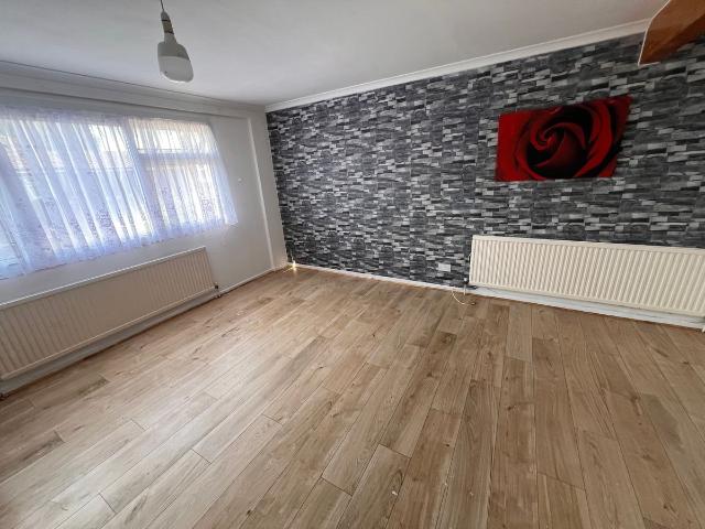 Civic Way, Ilford IG6, 3 bed maisonette to rent, £2,050 pcm | PrimeLocation