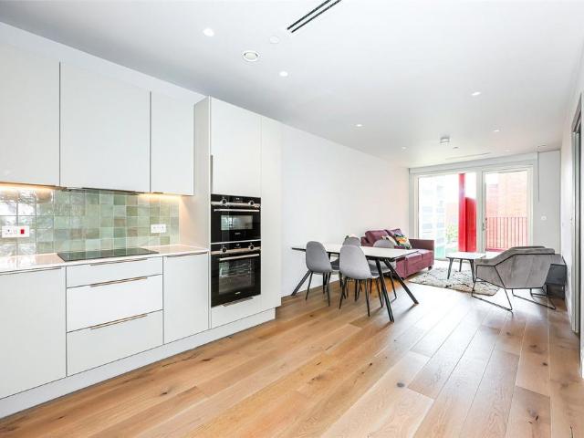 Civic Avenue, London, W6 1 bed apartment to rent £2,700 pcm £623 pw