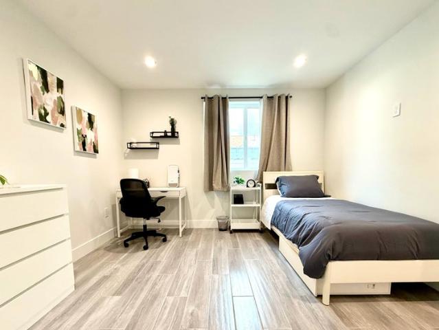 Co_living Apartment in West Adams_th