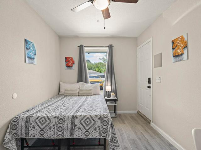 Co‑Living in Hidden Valley | Furnished Room, Desk, Laundry & High‑Speed Wi‑Fi