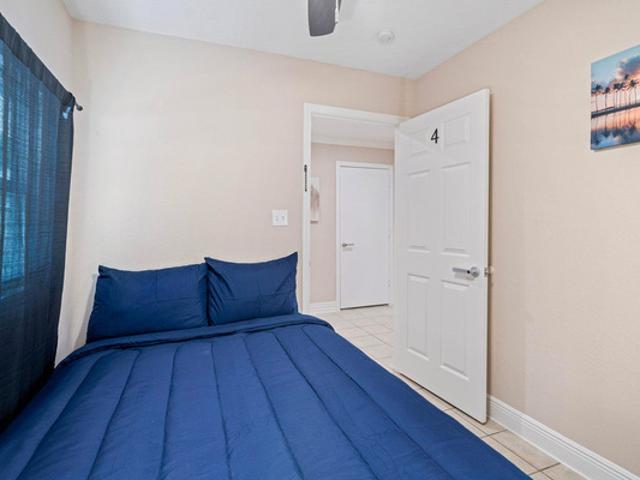Co‑Living Northside w/ only 5 roomies! | Furnished Room + Backyard, Workspace & Laundry