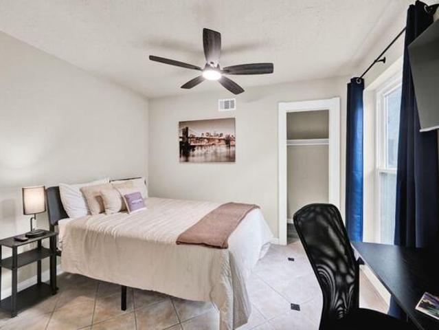 Co‑Living South Belt/Ellington | Furnitured Private Room, Backyard, Laundry & Wi‑Fi!