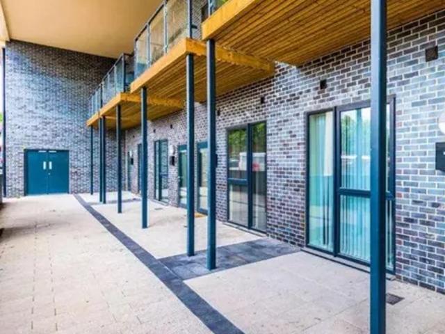 Co op Food, Ordsall Lane, Salford, M5 4UB, United Kingdom | 3 bed duplex for rent #140801971 | Rentberry