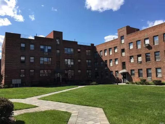 Co op, Single Family Residence Rockville Centre, NY 1 Jeffe.