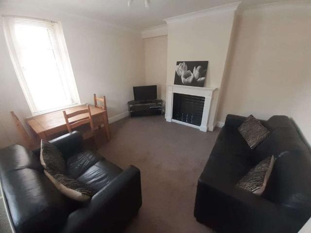 Co Operative Street Room 1