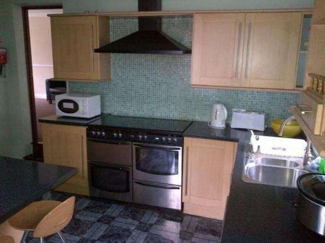 Co Operative Street Room 1