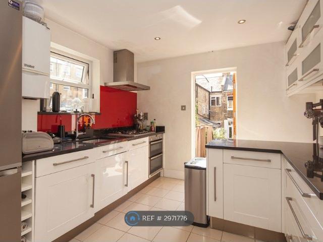 Comyn Road, London SW11, 3 bed maisonette to rent, £3,700 pcm | PrimeLocation