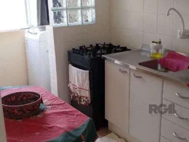 Com 2 quartos espaçosos, 1 banheiro, e 1 vaga de garagem