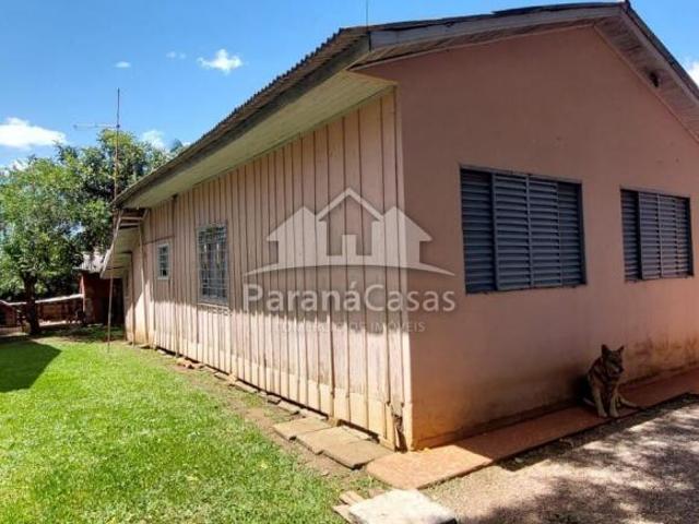 Com 559m² de terreno, situado no bairro Capão Raso