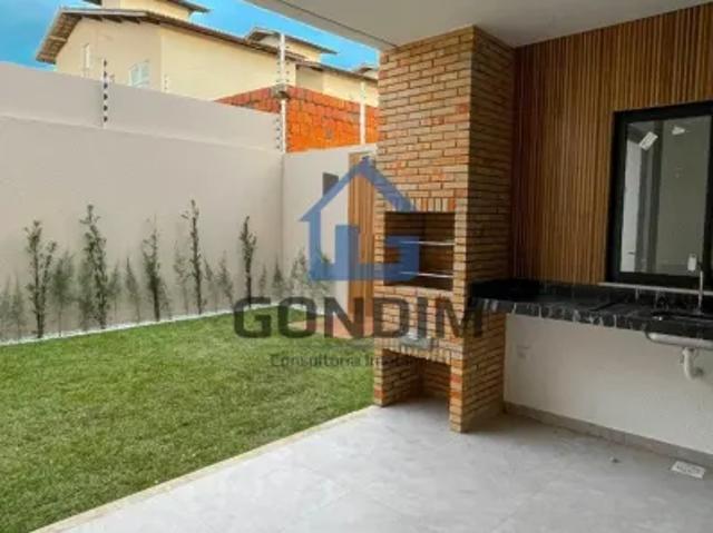 Com localização privilegiada na Av. Santa Cecília, a apenas 100 metros da CE040 e a 200 metros do Su