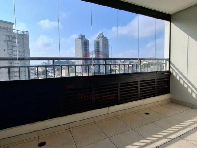 Com portaria 24 horas, elevador, academia, piscina, quadra esportiva, salão de festas, gás encanado