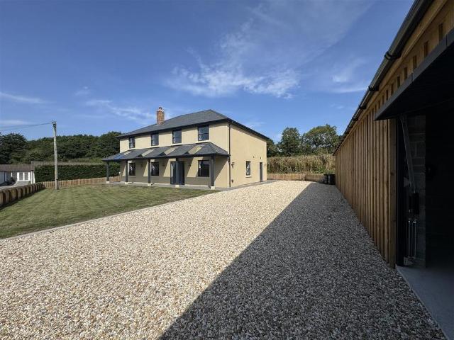 Combe St. Nicholas, Chard 4 bed detached house to rent £2,650 pcm £612 pw