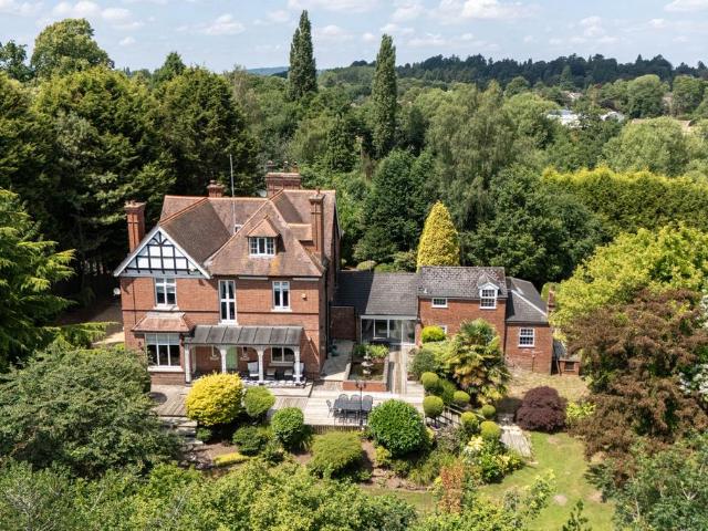 Comberton Road, DY10 6 bed detached house to rent £3,750 pcm £865 pw