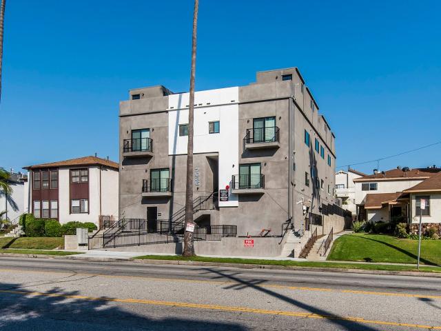 Come home to our modern townhomes in Westchester!
