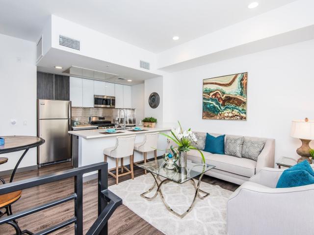 Come home to Modern Townhouse in Culver City!