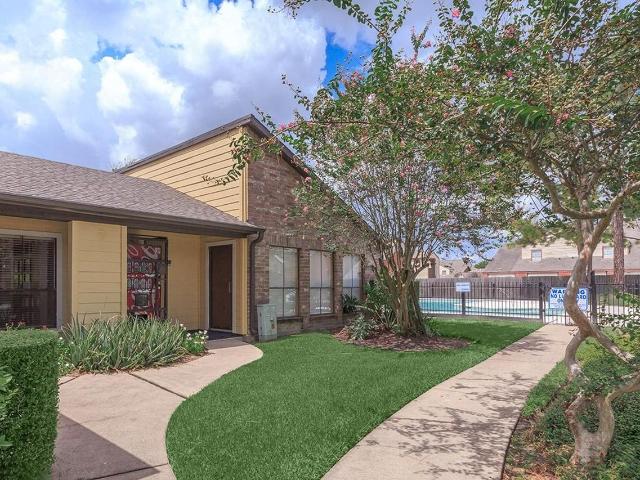 Come Home to Quality. We make living where you work and play effortless. 2 Bedroom Apartment for Rent at 12345 Bob White Dr, Houston, TX 77035 Greater Fondren Southwest