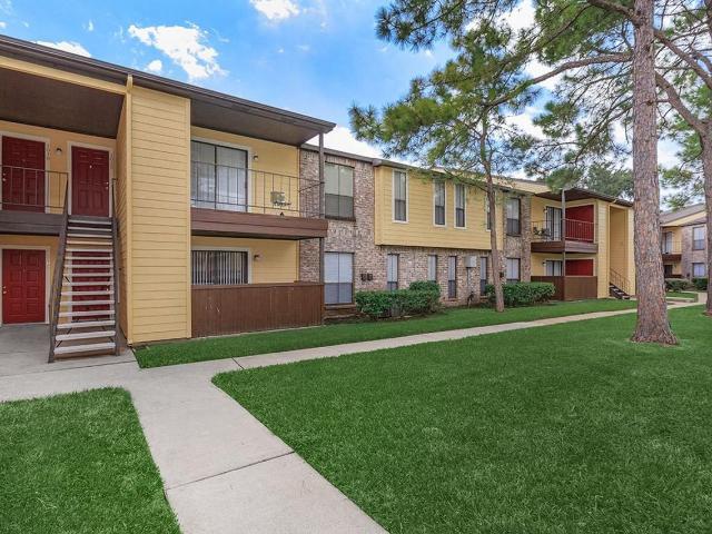 Come Home to Quality. We make living where you work and play effortless. 2 Bedroom Apartment for Rent at 12345 Bob White Dr, Houston, TX 77035 Greater Fondren Southwest